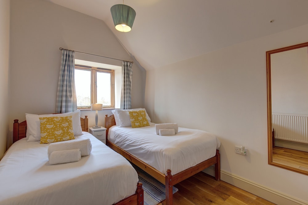 Chaff House - Sleeps 6 Guests In 3 Bedrooms - Holt