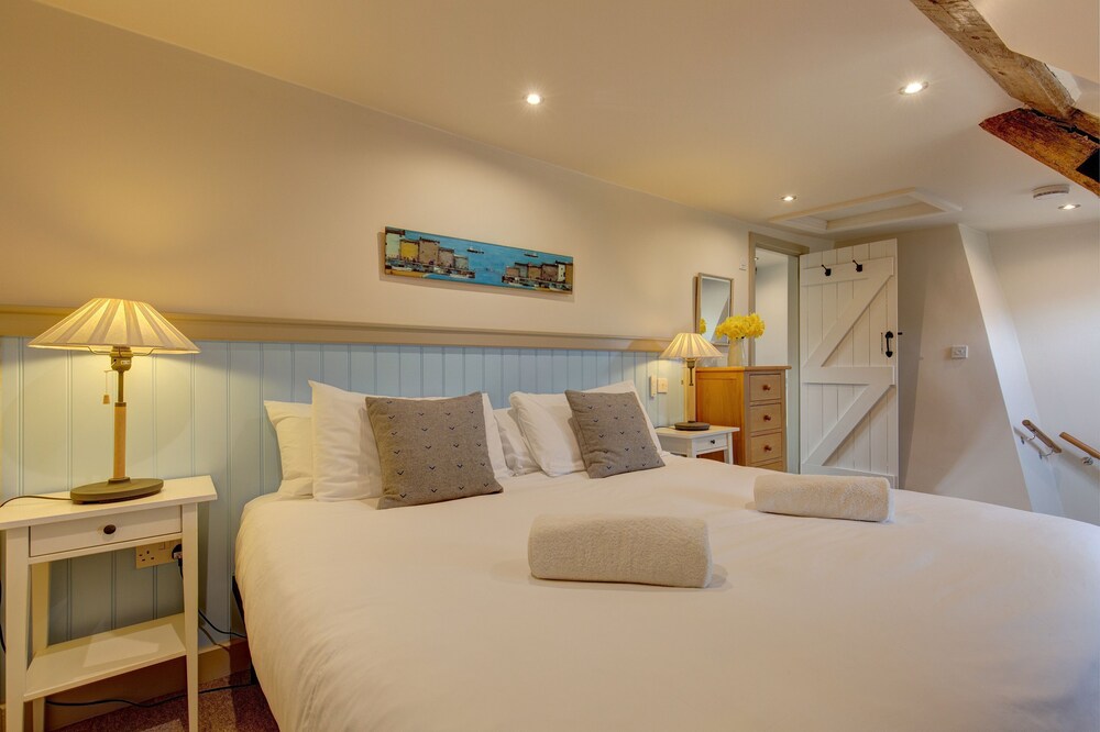 Garden Cottage - Sleeps 2 Guests  In 1 Bedroom - Norfolk
