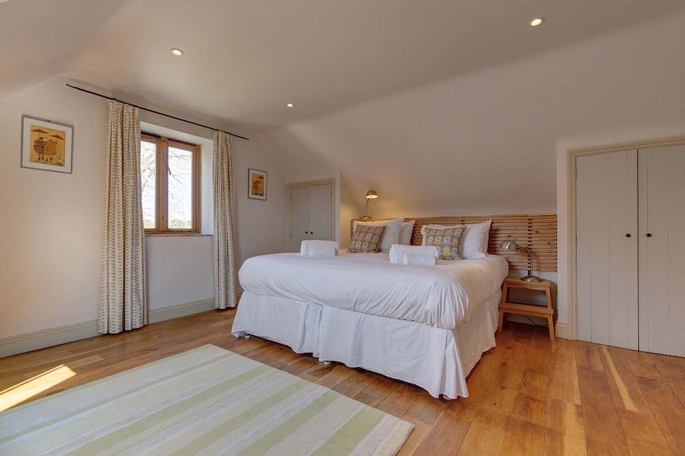Riding Stable - Sleeps 6 Guests In 3 Bedrooms - Sheringham