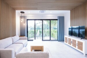 Televisor de 55 de polegadas com canais por cabo, Netflix, Hulu 