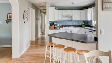 Casa, várias camas (Robeson Retreat) | Cozinha privada