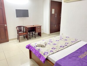 Quarto casal | Escrivaninha, Wi-Fi de cortesia, roupa de cama