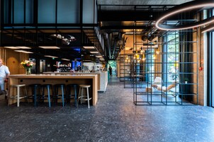 2 bares/lounges, bar de coquetéis, saguão/lounge