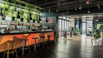 2 bares/lounges, bar de coquetéis, saguão/lounge