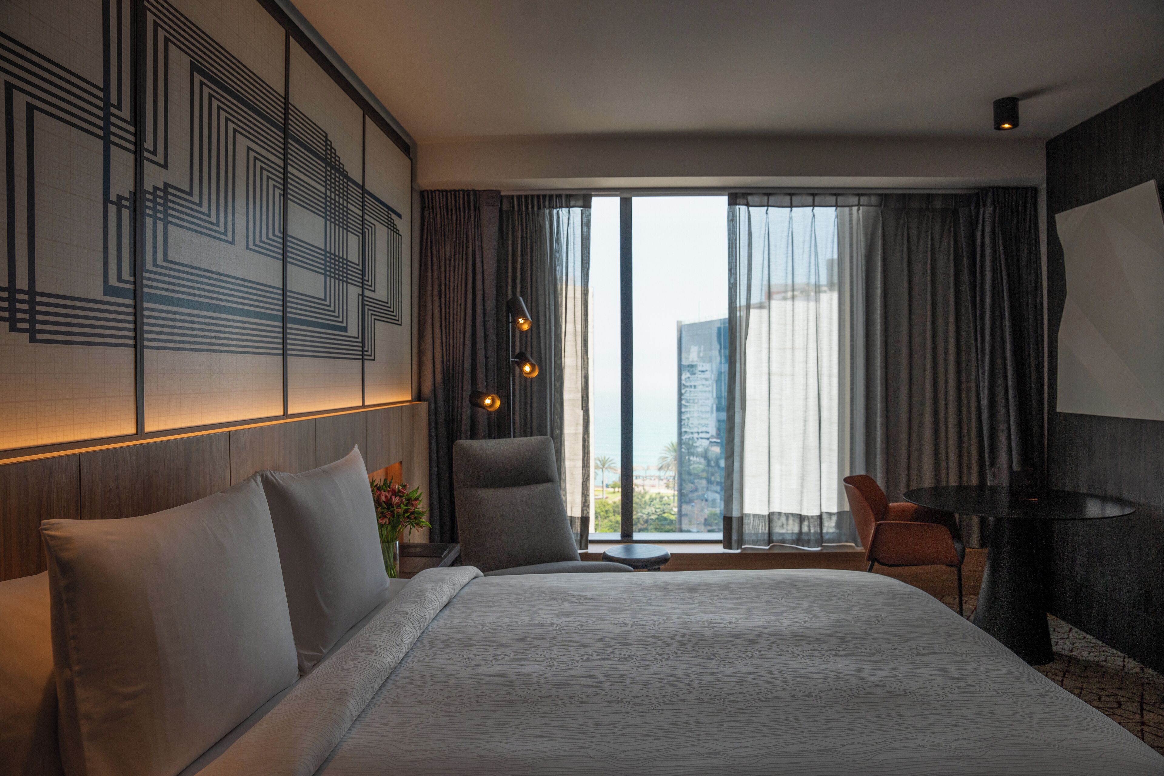 Quarto luxo, 1 cama King (Premium, Executive Lounge access) | Roupas de cama antialérgicas, frigobar, cofres nos quartos, escrivaninha