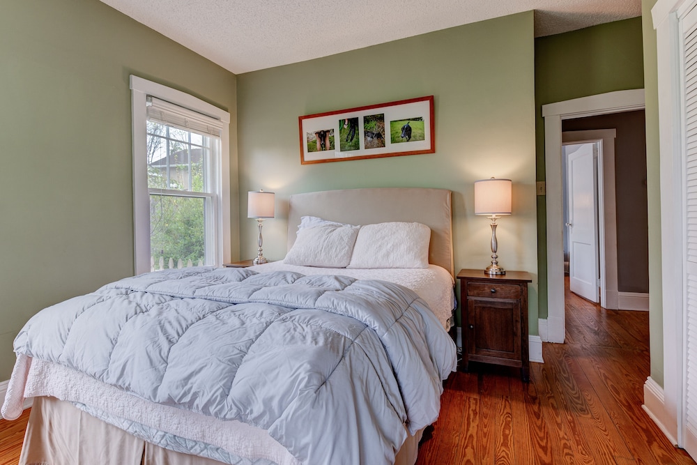 Lovely Arts & Crafts Bungalow In Downtown Black Mountain - 15mins From Asheville - Black Mountain, NC
