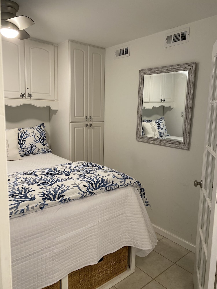 Direct Oceanfront View- 213 Breakers-pool - Florida
