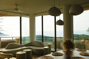 Villa, 3 quartos, piscina privativa, vista para o oceano | Sala de estar | Smart TV 