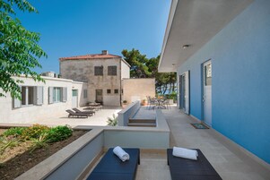 Apartamento premium, 1 cama Queen e sofá-cama | Terraço/pátio