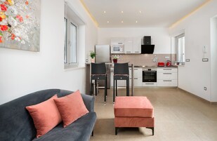 Casa Deluxe | Sala | Smart TV de 43 polegadas com canais via satélite, televisor 