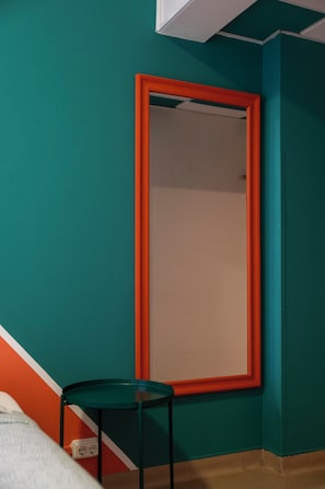 Quarto Económico, varanda | Quartos insonorizados, ferro/tábua de engomar, Wi-fi grátis 