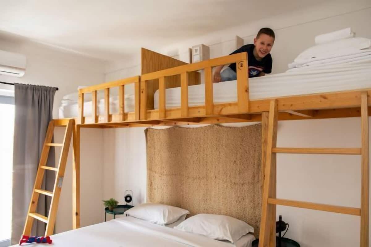 Quartos insonorizados, ferro/tábua de engomar, Wi-fi grátis