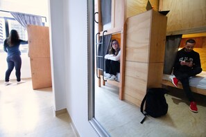 Bed in 6 mix Dorm w/private wc | Quartos insonorizados, ferro/tábua de engomar, Wi-fi grátis 