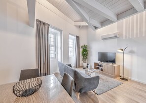 Apartamento conforto, 2 quartos, cozinha | Área de estar | Smart TV