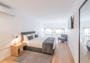 Apartamento família, 2 camas Queen, 2 banheiros | Roupas de cama premium, camas Select Comfort, individualmente decorados