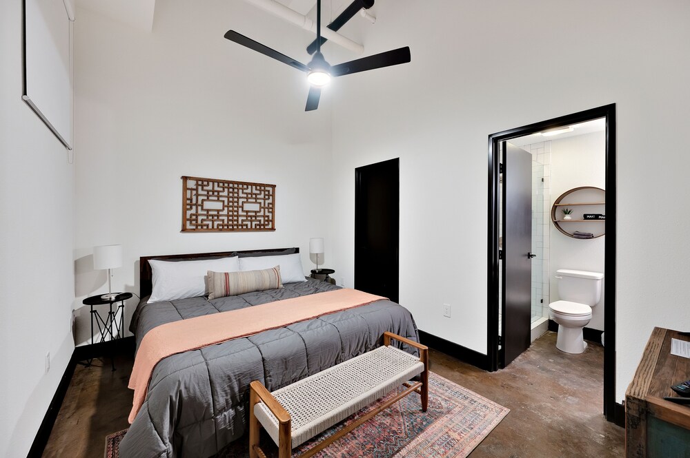 Mesquite Hideaway- Downtown Luxury Loft W/ Free Parking - Waco, TX