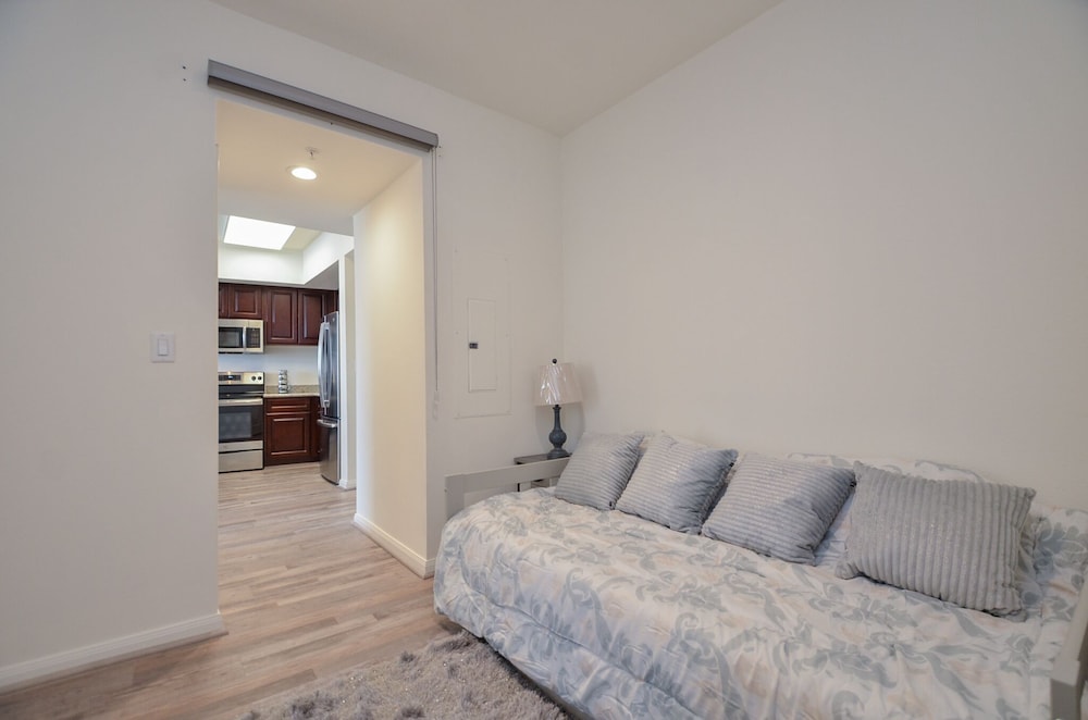 *Exclusive Deal*contemporary Urban Living |2q - Katy