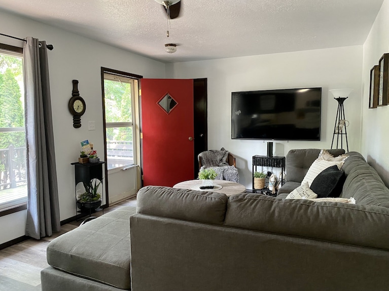 Quaint East Lake House - Spirit Lake, IA