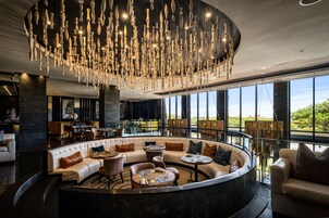 4 restaurantes, é servido café da manhã