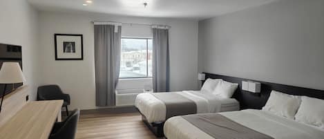 Quarto superior, 2 camas de casal | Escrivaninha, espaço de trabalho para notebook, quartos à prova de som