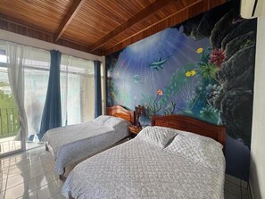 Quarto Quádruplo Superior, 2 camas de casal | Com mobília individualizada, secretária, Wi-fi grátis 