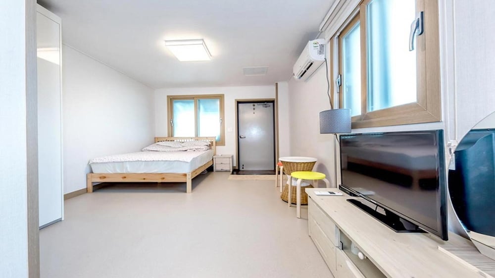 Jeju Woljeongri Pungcha Pension - Jeju-si