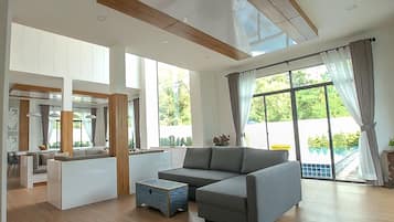 Villa Familiar | Sala de estar | TV de ecrã plano