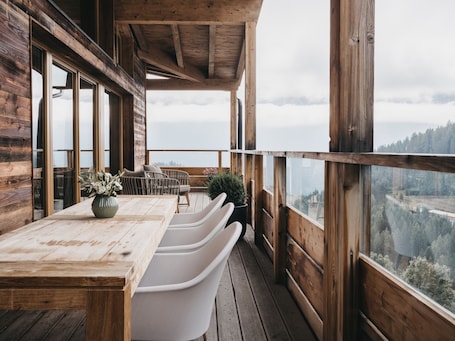 Sechs Zimmer Penthouse I mit Privater Sauna | TerraƧo/pƔtio interior. VAYA St. Zeno Serfaus