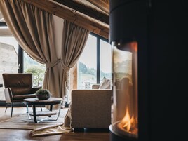 Cofres nos quartos, Wi-Fi de cortesia, roupa de cama