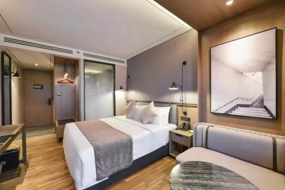 Quarto Clássico com Cama de Casal | 1 quarto, cofre no quarto, cortinas/cortinados opacos