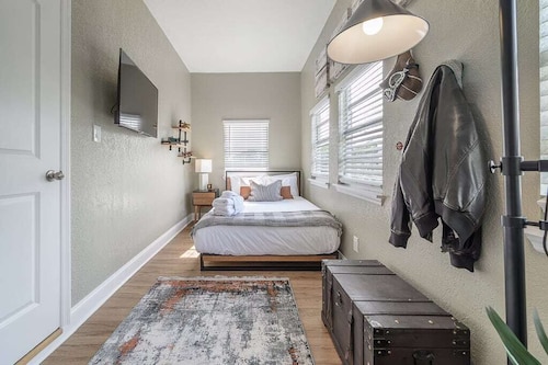 "The Aviator Flat" - 3br Apt|fire Pit|grill - Amalie Arena