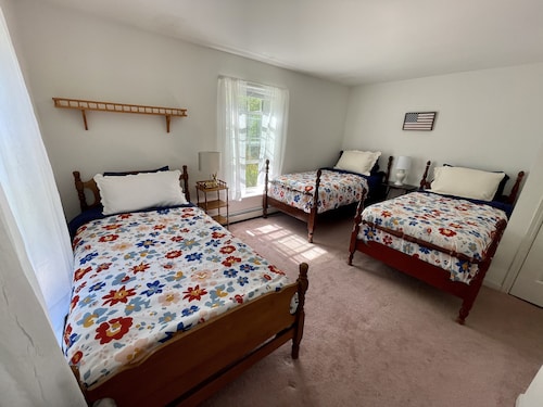 Lakefront Peaceful Getaway In Mountain Lakes - New Hampshire (State)