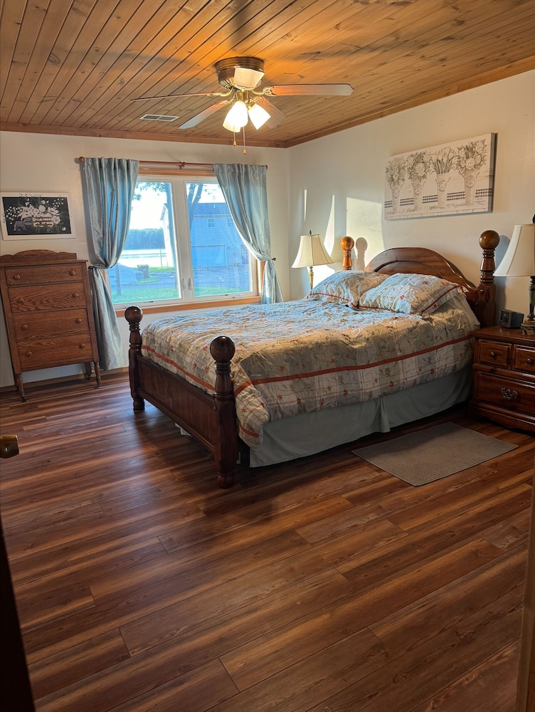 Freshly Remodeled - 3 Br Home Near Thornapple Lake Public Boat Launch - Hastings, MI