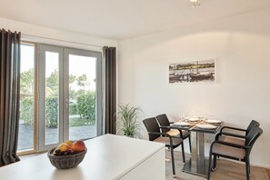 Apartamento em Condomínio Fechado | Refeições no quarto