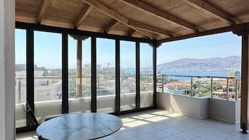 Apartamento, 2 quartos, terraço, vista para o mar | Vista da varanda