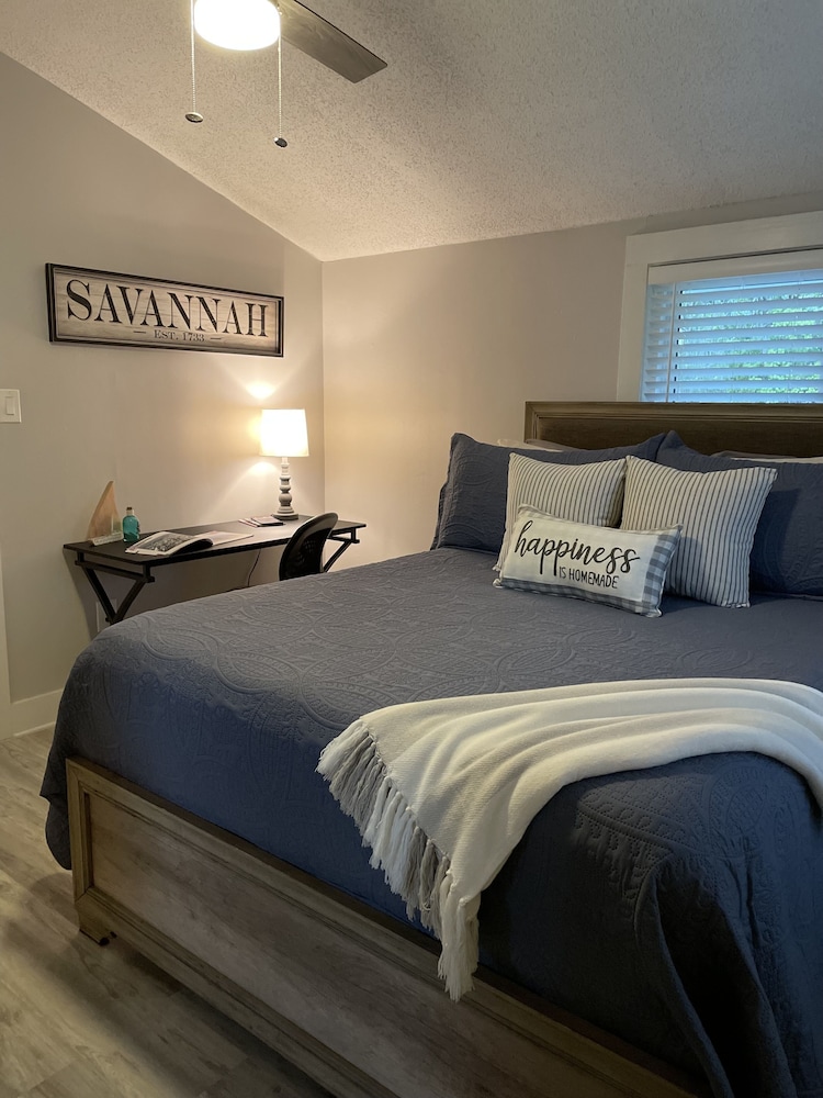 Private Cottage + Mins To Downtown Savannah River Street. - Savannah, GA