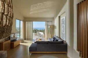 Elegance Villa Sea View with Individual Pool | Área de estar | TV LED 49 polegadas com canais via satélite, TV