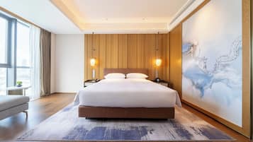 Quarto casal conforto, 1 cama King, vista para a cidade | 1 quarto, roupas de cama premium, edredons de pluma
