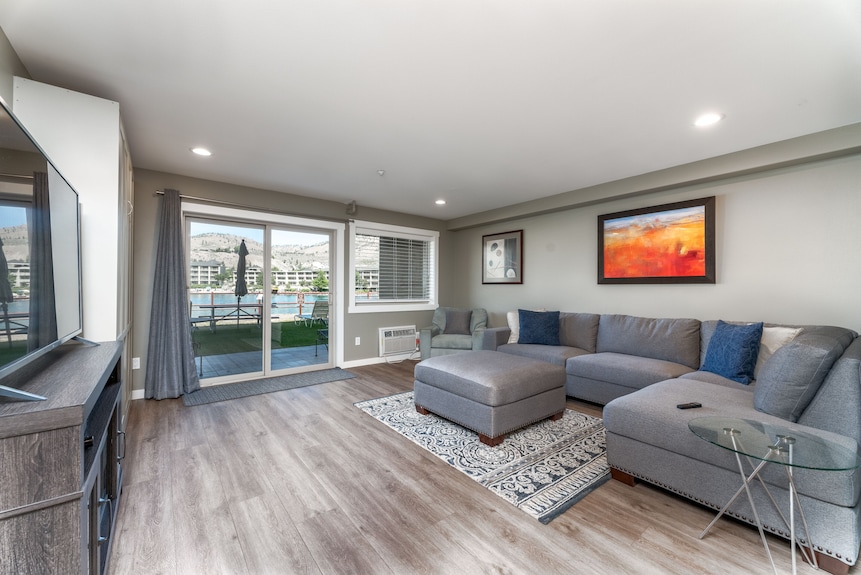 Grandview 616 Waterfront Condo On Lake Chelan - Chelan, WA