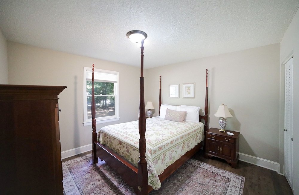 Tranquil Updated Home Mins To Uga & Downtown - 아테네