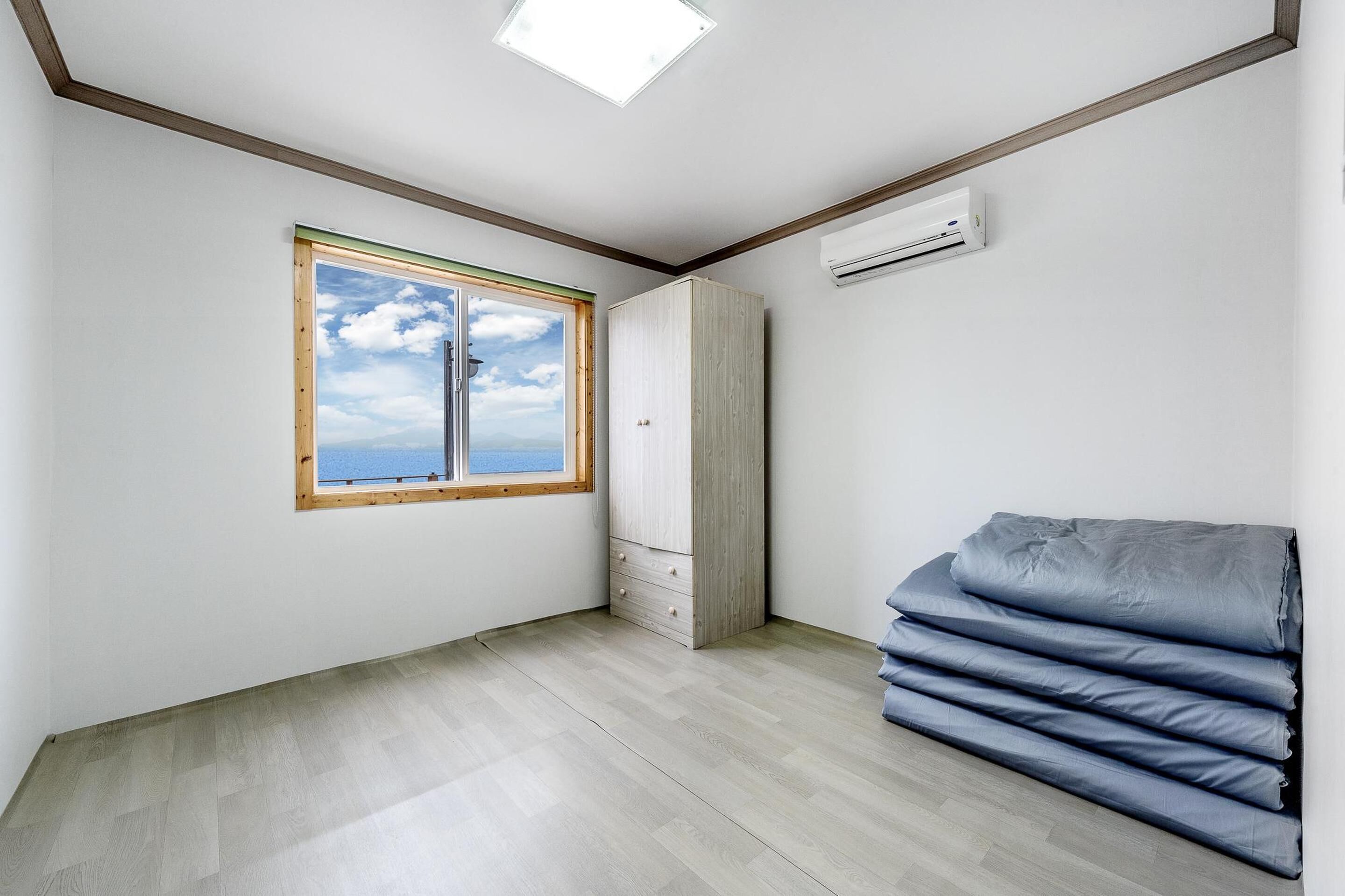 Quarto básico, 2 quartos (A105(no pet)) | 1 quarto, Wi-Fi de cortesia