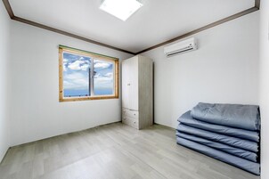 Quarto básico, 2 quartos (A105(no pet)) | 1 quarto, Wi-Fi de cortesia