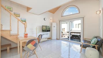 Quarto básico, 1 quarto (Blonya) | 1 quarto, Wi-Fi de cortesia