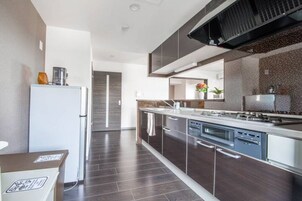 Apartamento, não fumadores | Kitchenette privada | Um frigorífico, um micro-ondas, uma placa de cozinha