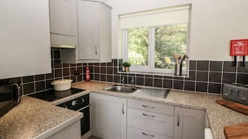 Casa de Campo | Cozinha privada | Um frigorífico, uma chaleira elétrica, uma torradeira