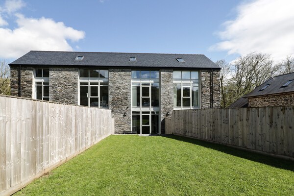2 Pensyflog Barns - Porthmadog