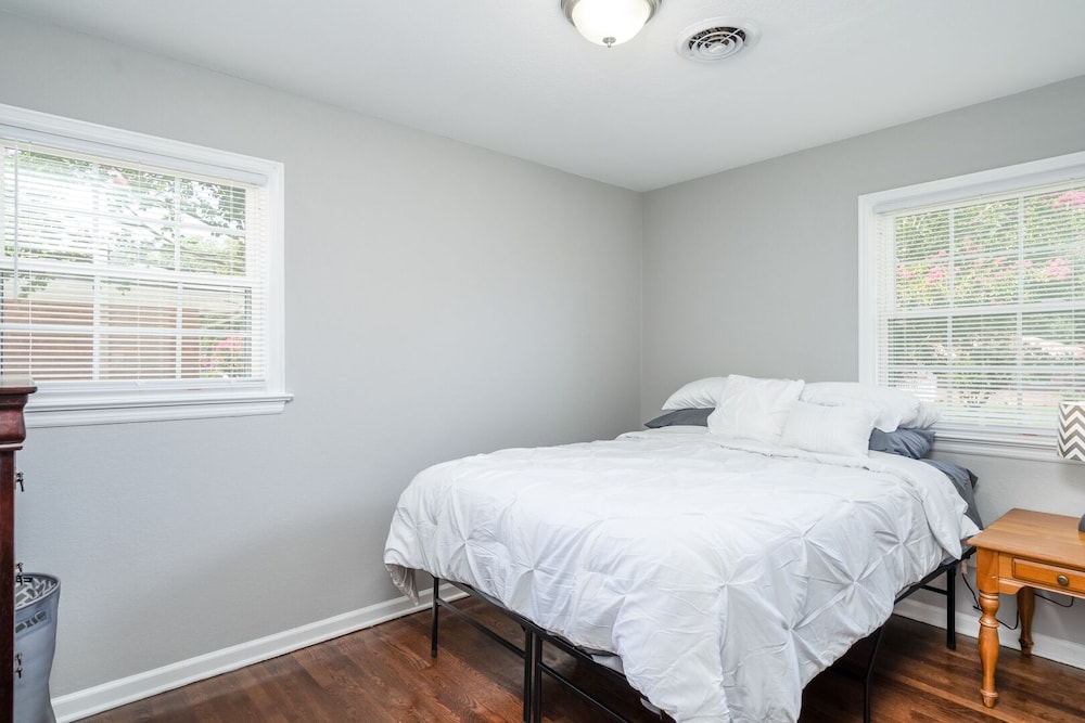 Mid Peninsula Sleeps 8. Feels Like Home! - Newport News, VA
