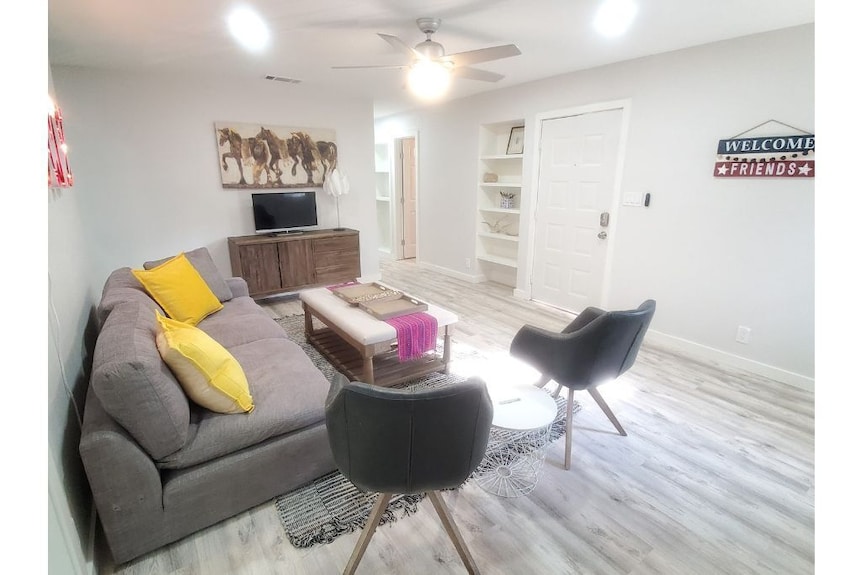 Prime Central Austin Getaway: Style & Convenience - Austin, TX