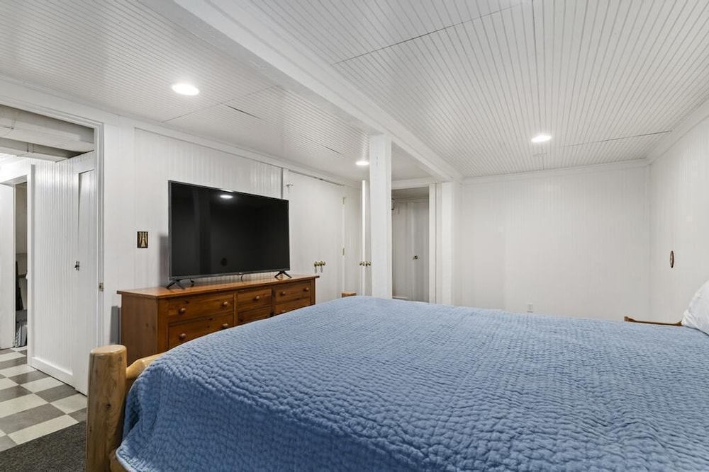 Charming Harbor Springs Home, Quiet And Quaint! - Petoskey, MI