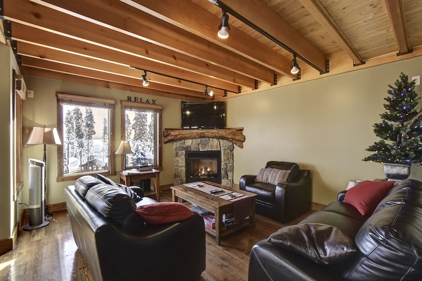Scenic Lodge ~ Ski-in Out ~ Hot Tub ~ Free Ev Charging - British Columbia